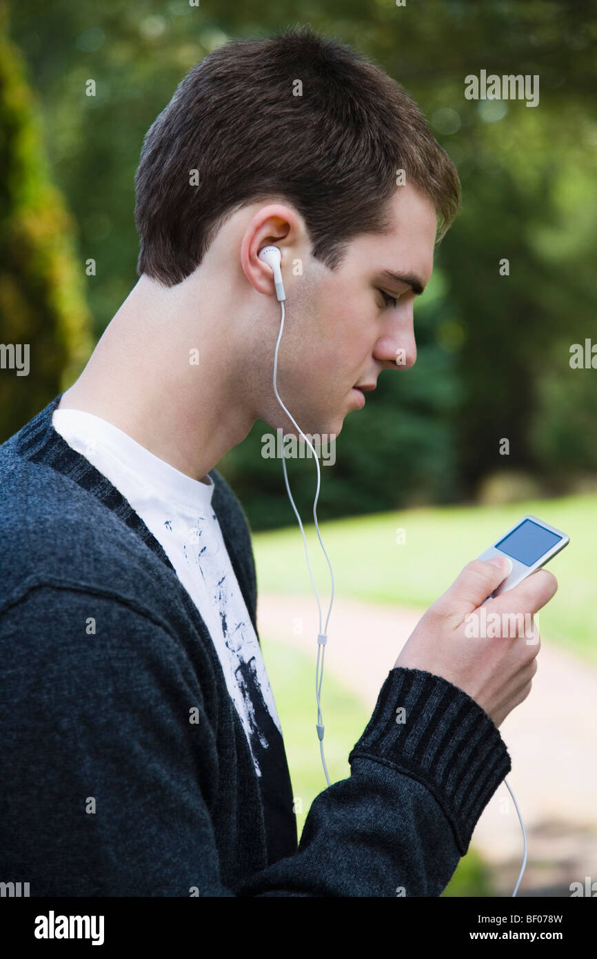 Man listening to an MP3 player Stock Photo - Alamy