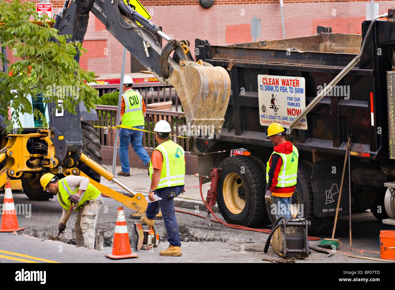 Construction Workers dig a hole in the street Stock Photo - Alamy
