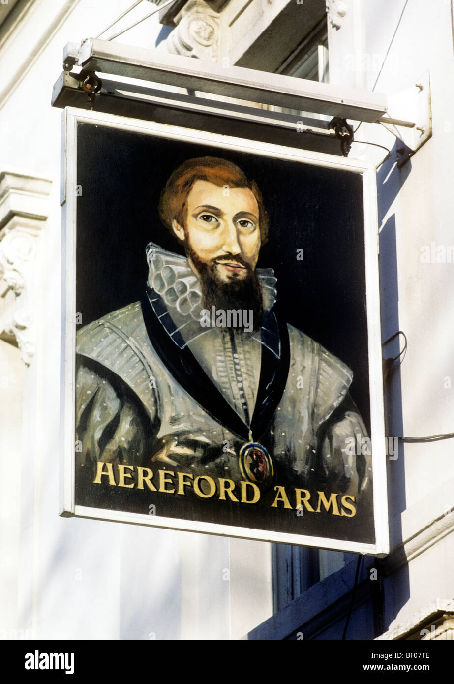 Pub inn sign hi-res stock photography and images - Alamy