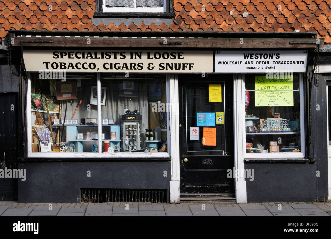 Tobacconist shop hi-res stock photography and images - Alamy