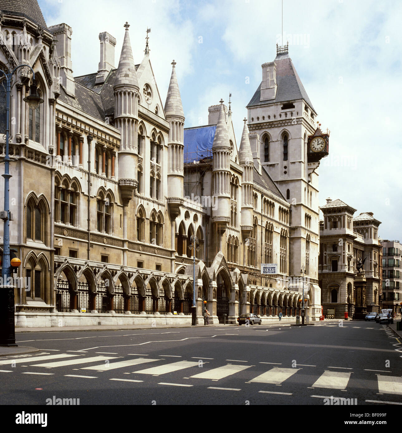 Uk courts furniture hi-res stock photography and images - Alamy