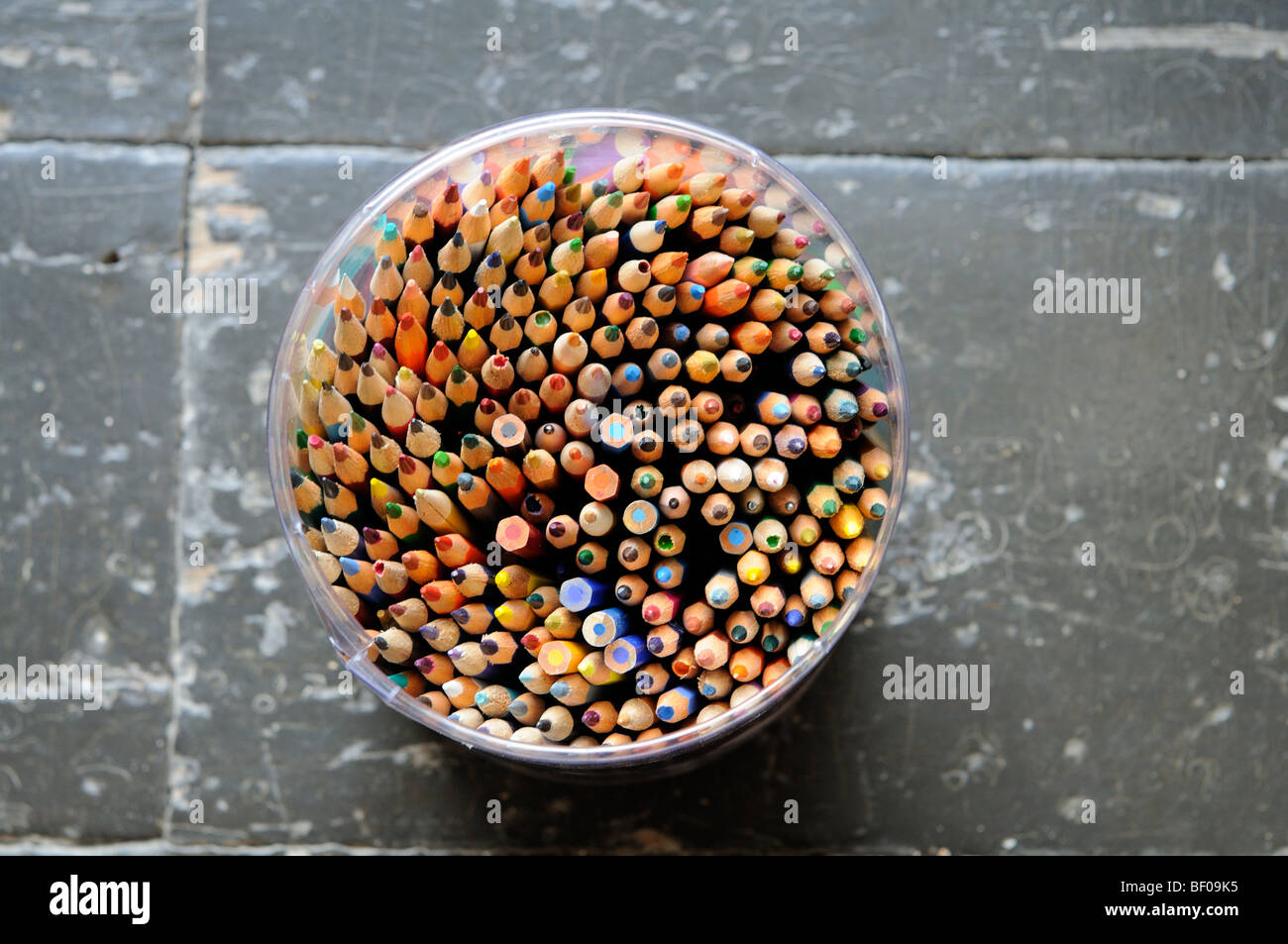Colouring materials hi-res stock photography and images - Alamy