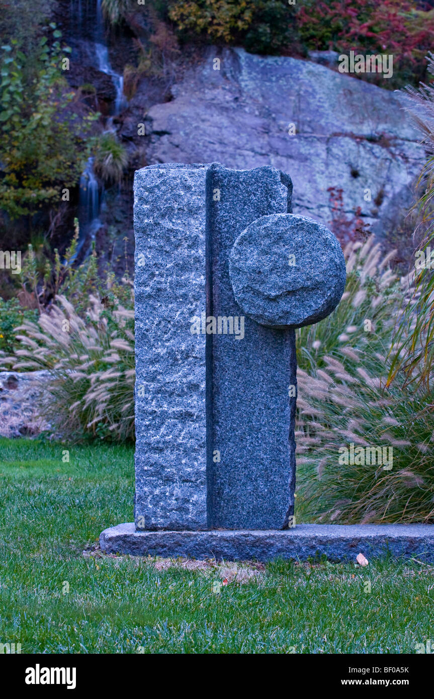 Gray sculpture hi-res stock photography and images - Alamy