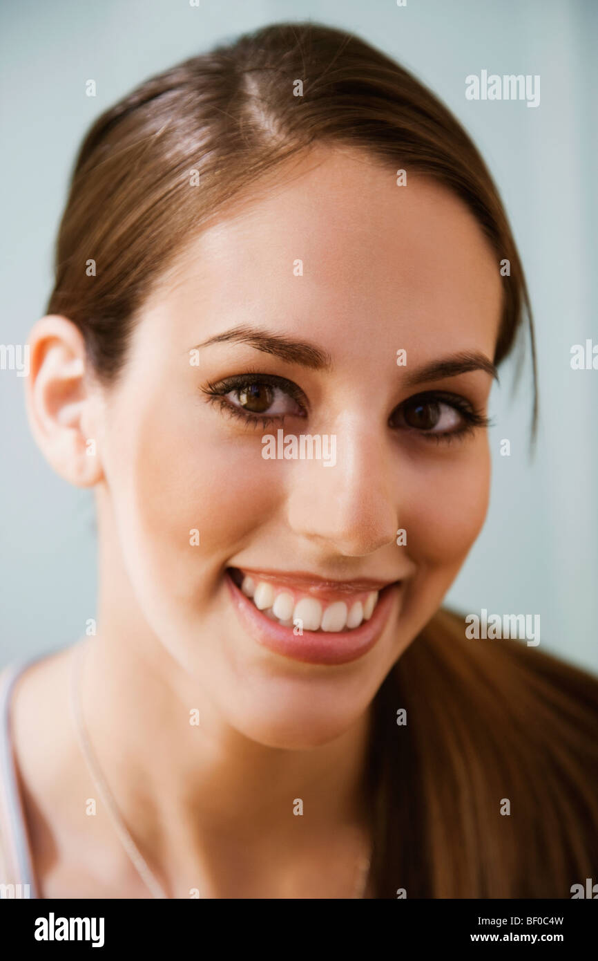 Portrait smiling gorgeous woman hi-res stock photography and images - Alamy