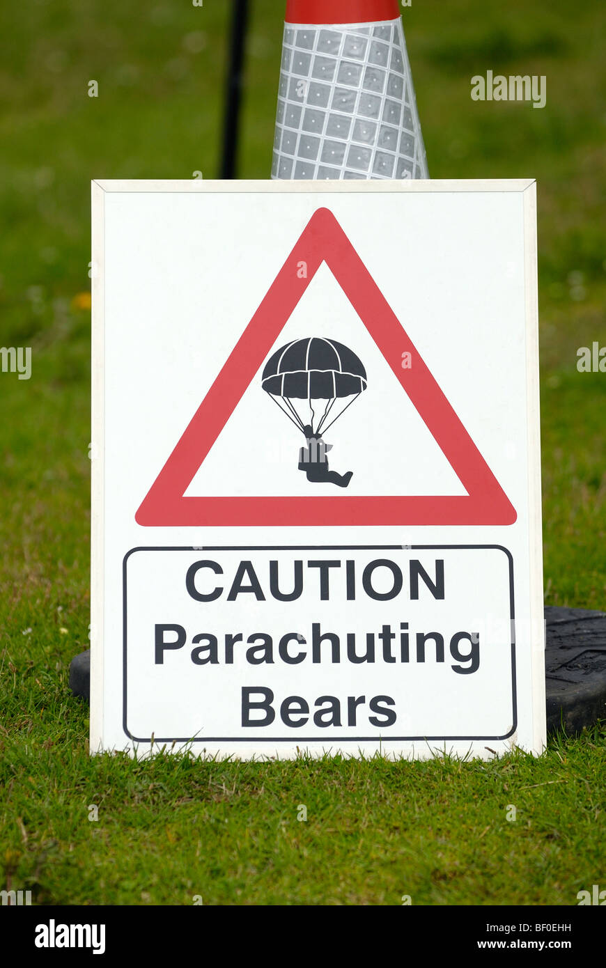 Parachute bears hi-res stock photography and images - Alamy