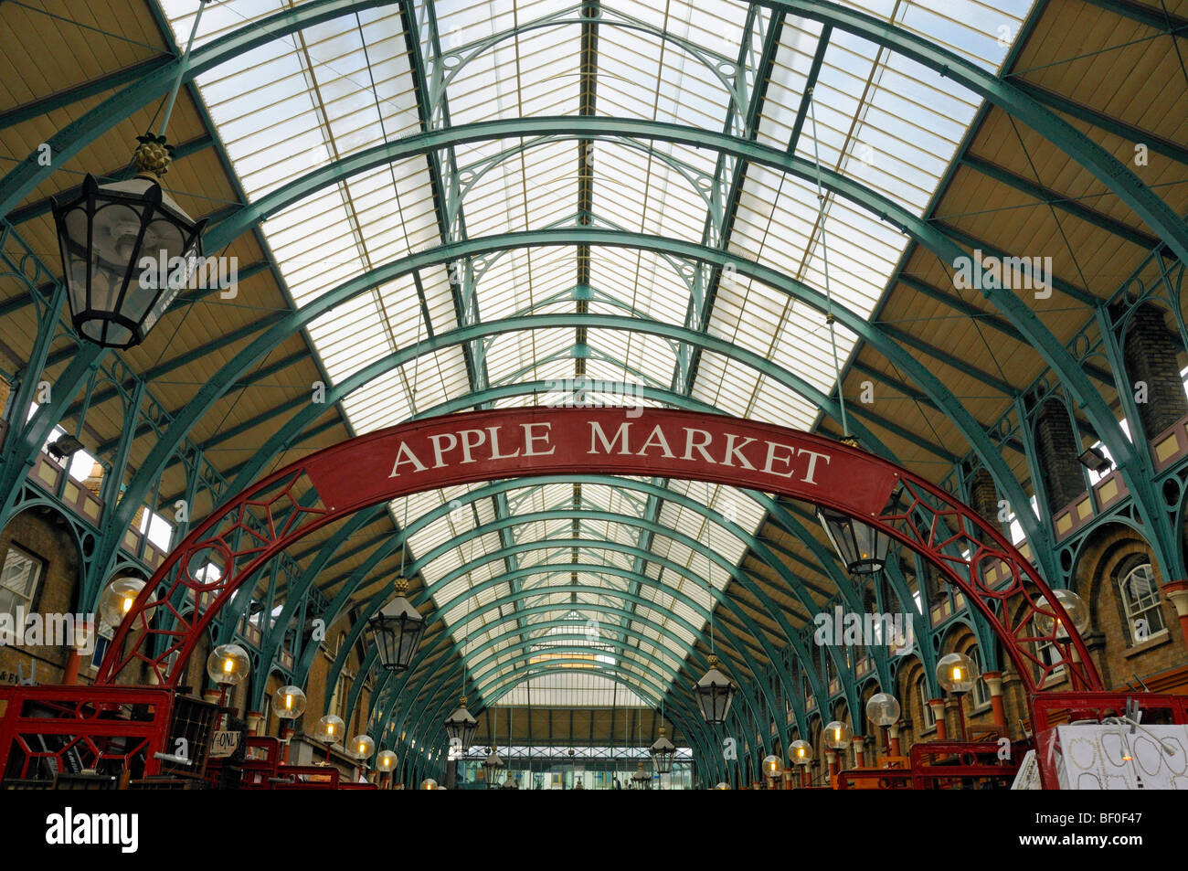 Covent garden apple market sign hi-res stock photography and images - Alamy