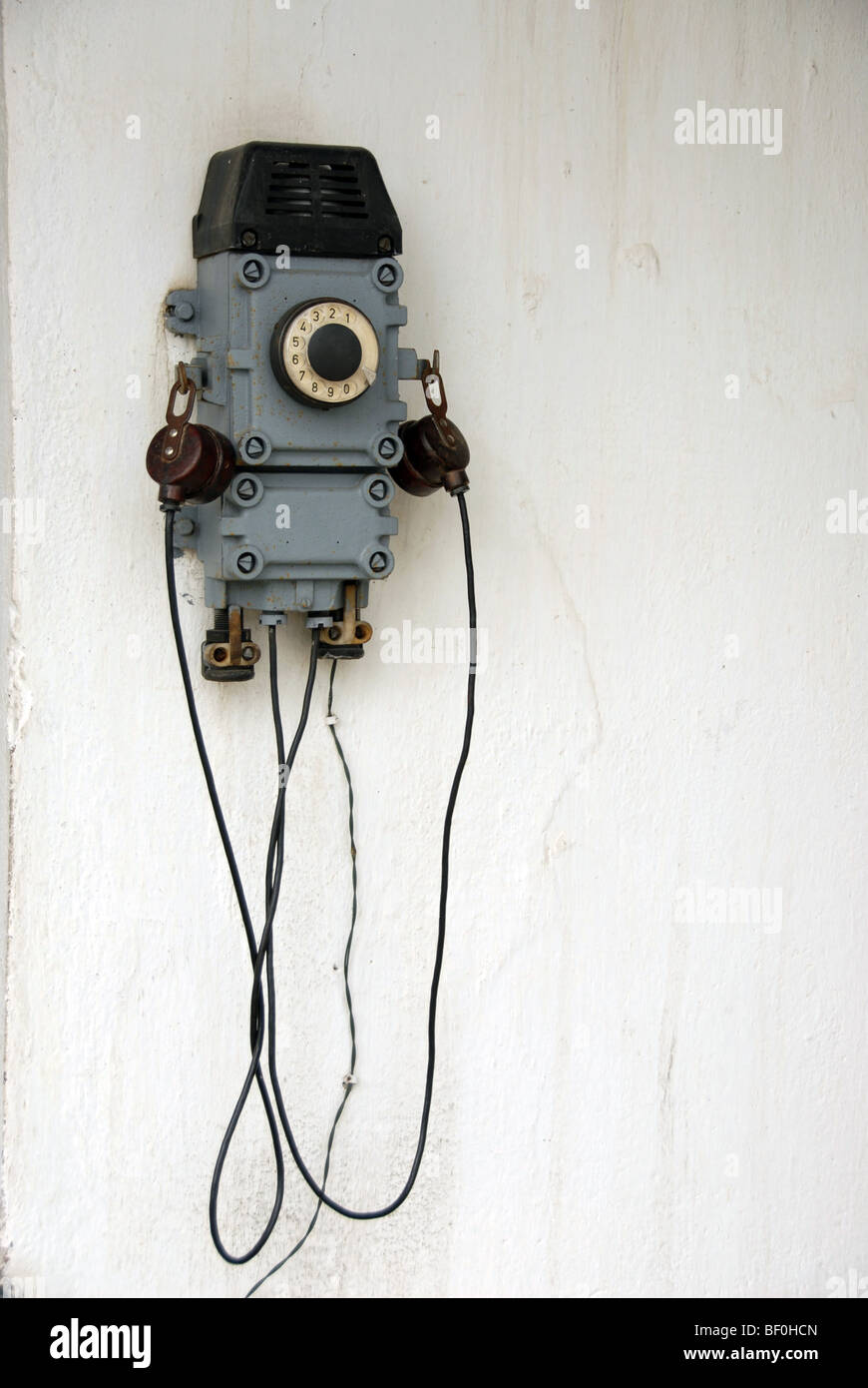Old fashioned microphone hi-res stock photography and images - Alamy