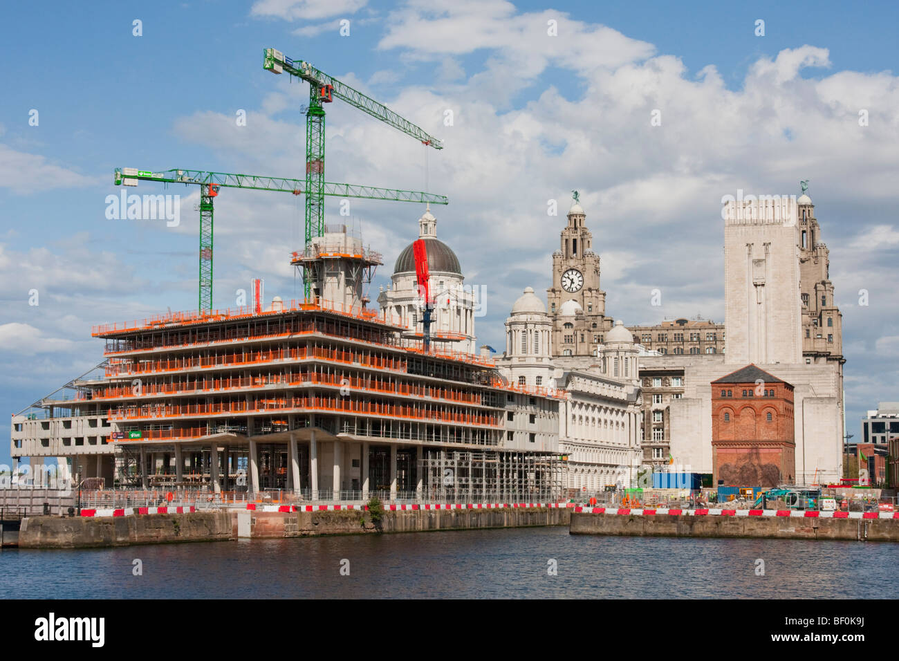 Liverpool cranes hi-res stock photography and images - Alamy