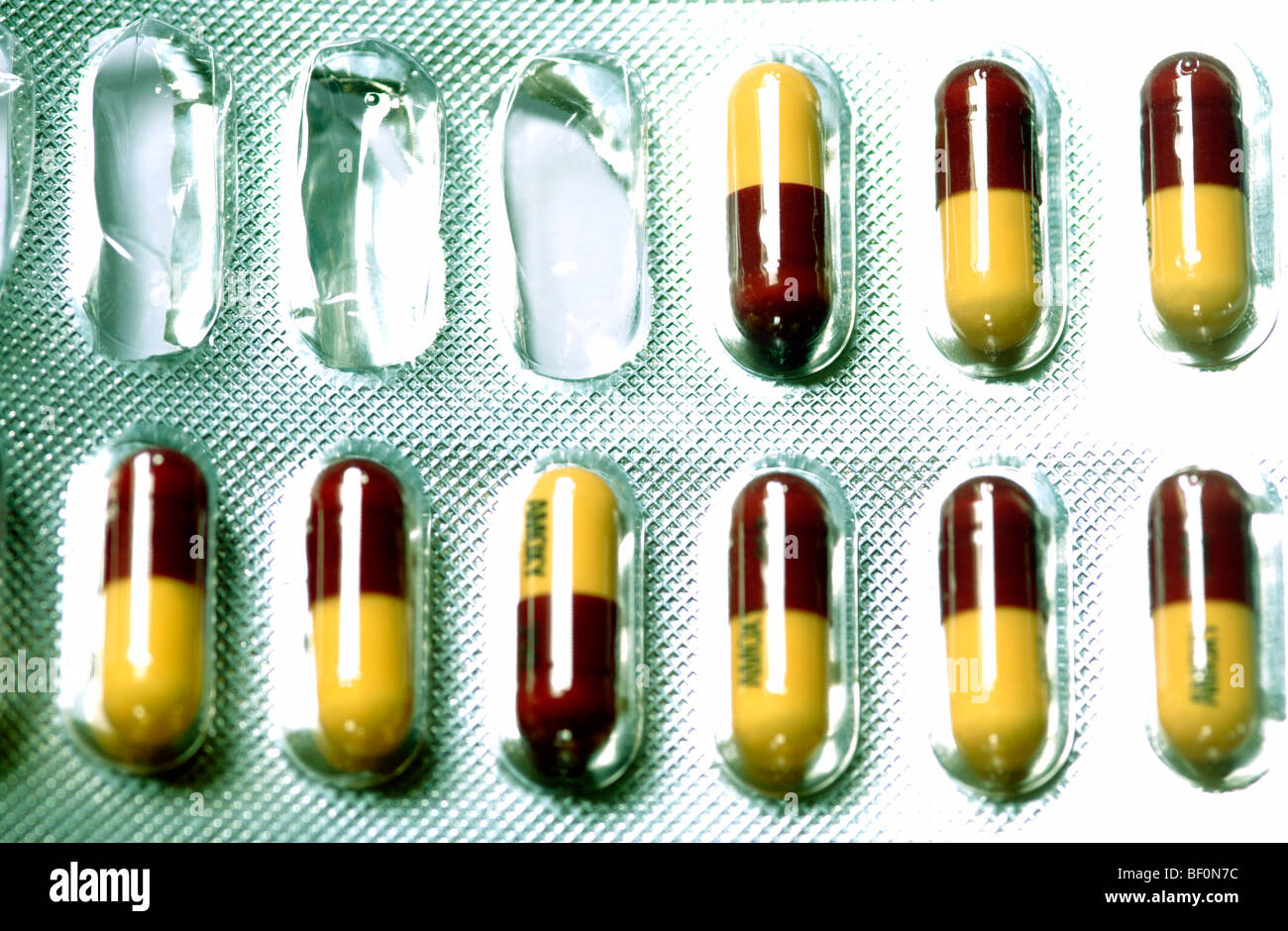 Tablets in packaging hi-res stock photography and images - Alamy