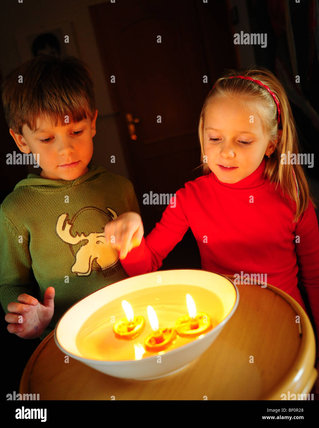 2 candles hi-res stock photography and images - Alamy