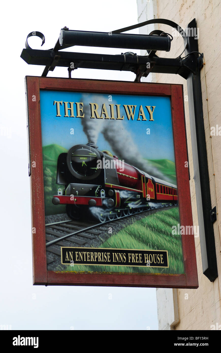 Exterior railway public house hi-res stock photography and images - Alamy