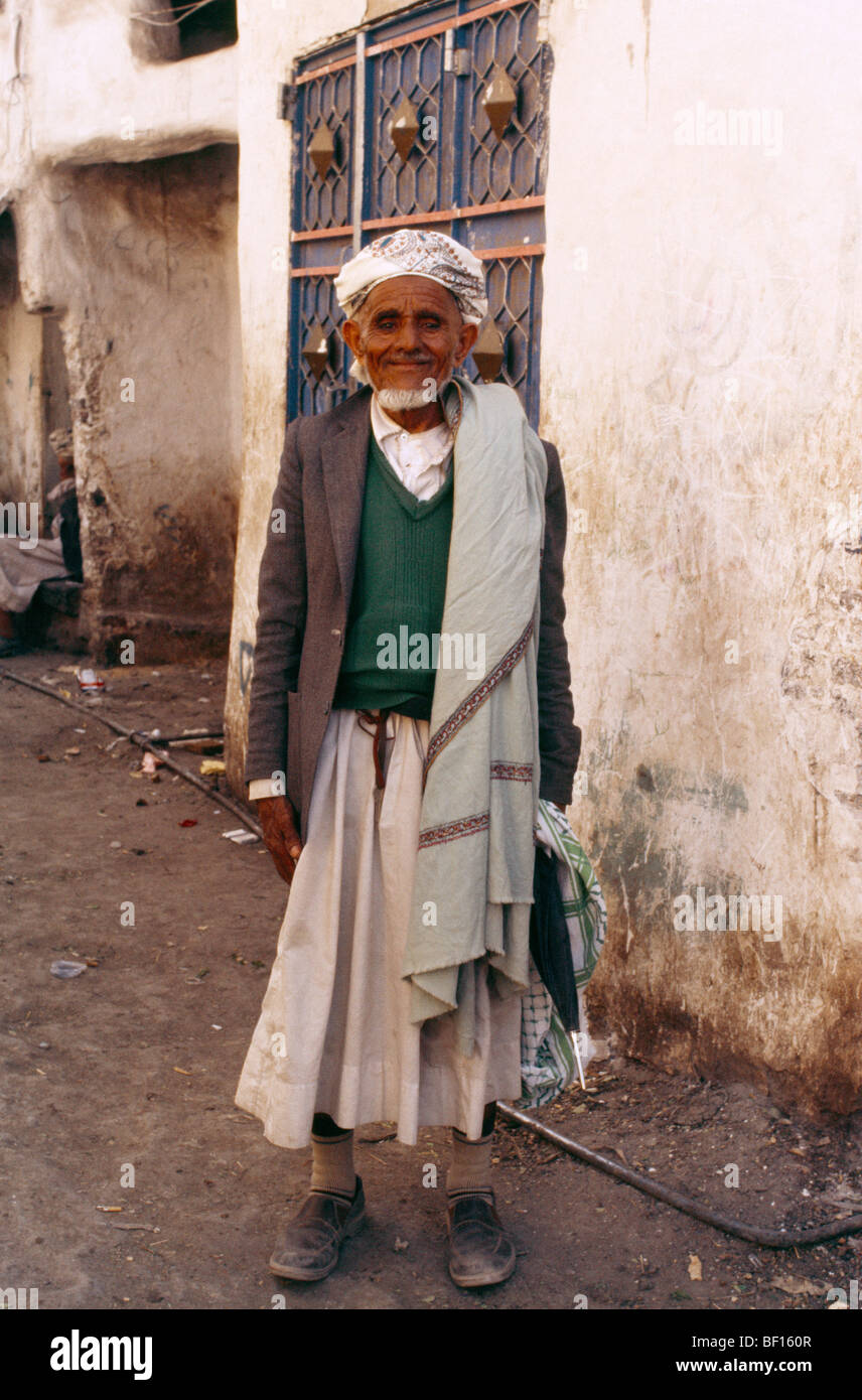Yemen portrait yemeni man traditional hi-res stock photography and ...