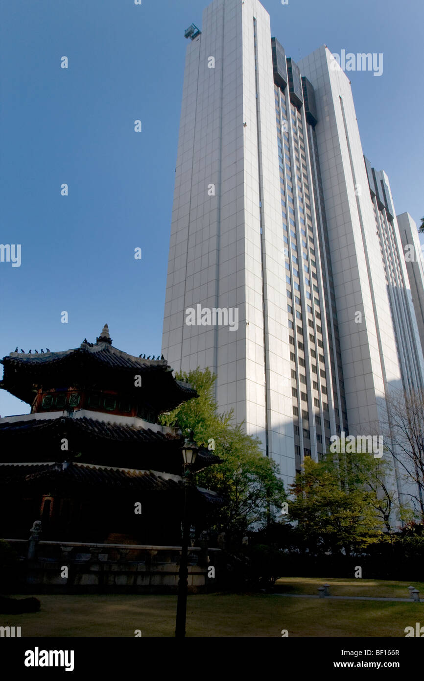 Chosun Shrine and Skyscraper Seoul Korea Stock Photo - Alamy