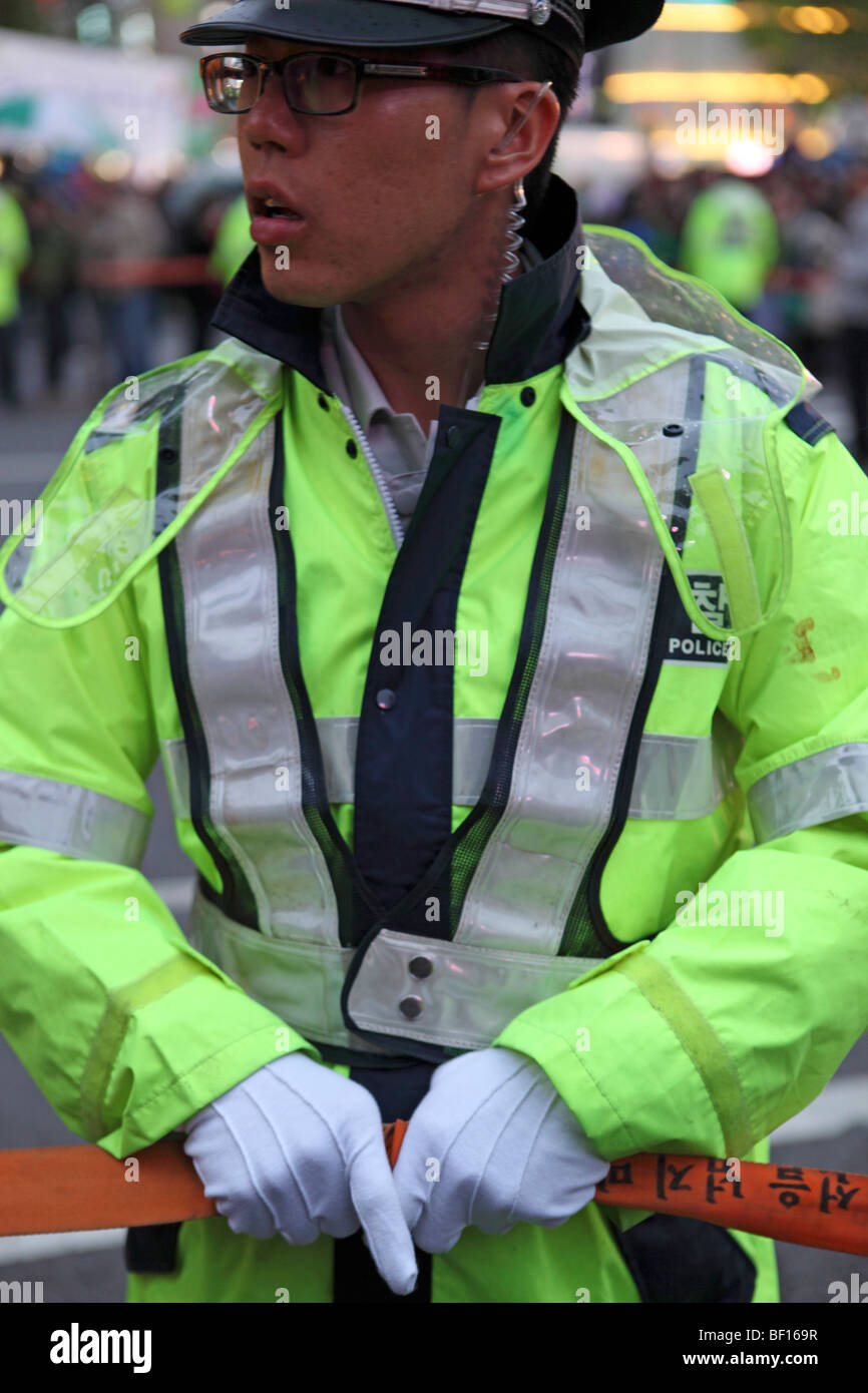 Policeman korean hi-res stock photography and images - Alamy