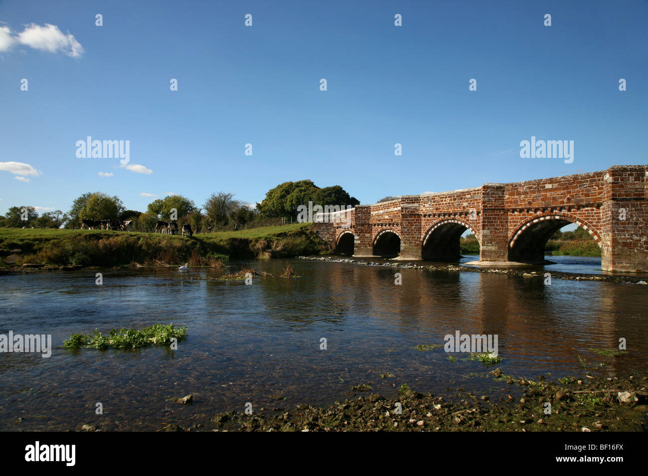 The picturesque White Mill Bridge, a medieval single carriageway bridge ...