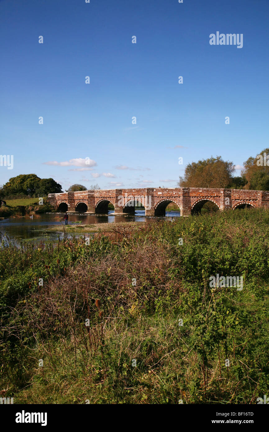 The picturesque White Mill Bridge, a medieval single carriageway bridge ...