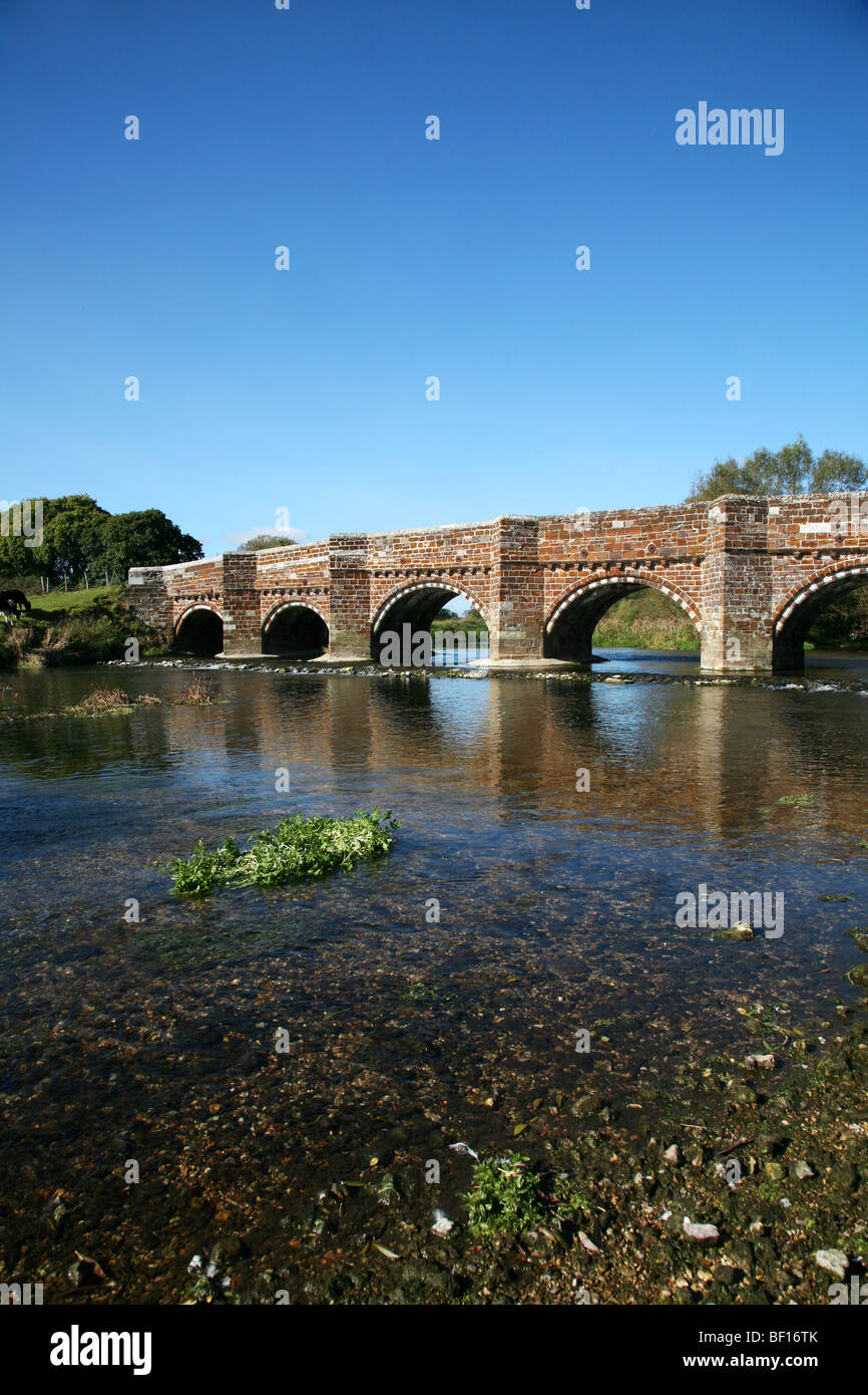 The picturesque White Mill Bridge, a medieval single carriageway bridge ...
