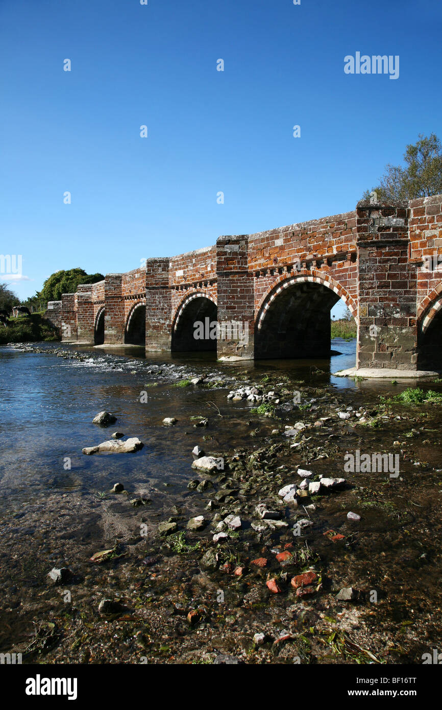 The picturesque White Mill Bridge, a medieval single carriageway bridge ...
