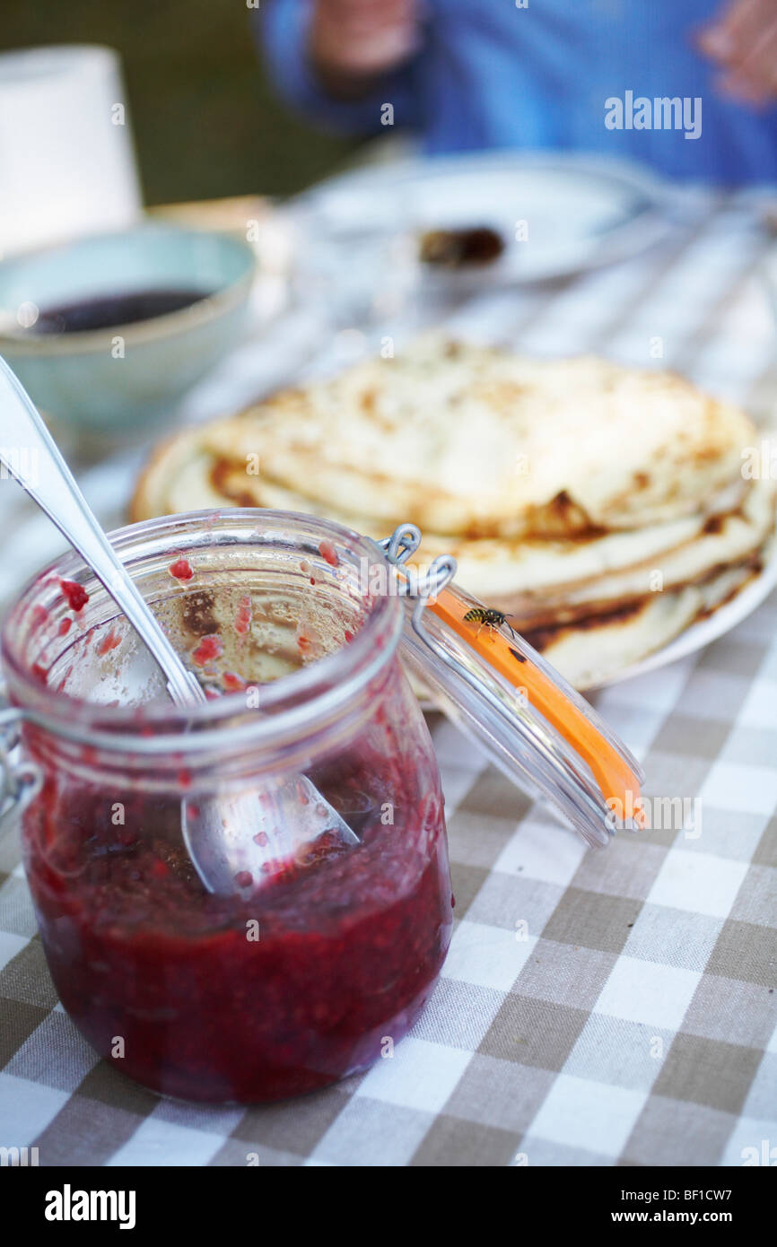 Wasps on jam hi-res stock photography and images - Alamy