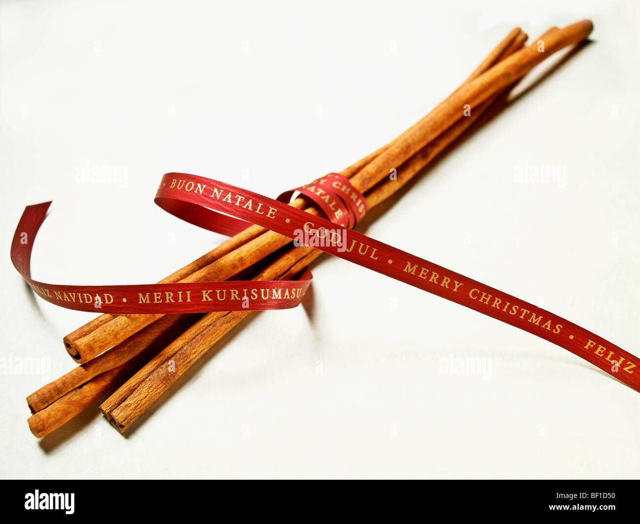 Cinnamon sticks, close-up Stock Photo - Alamy