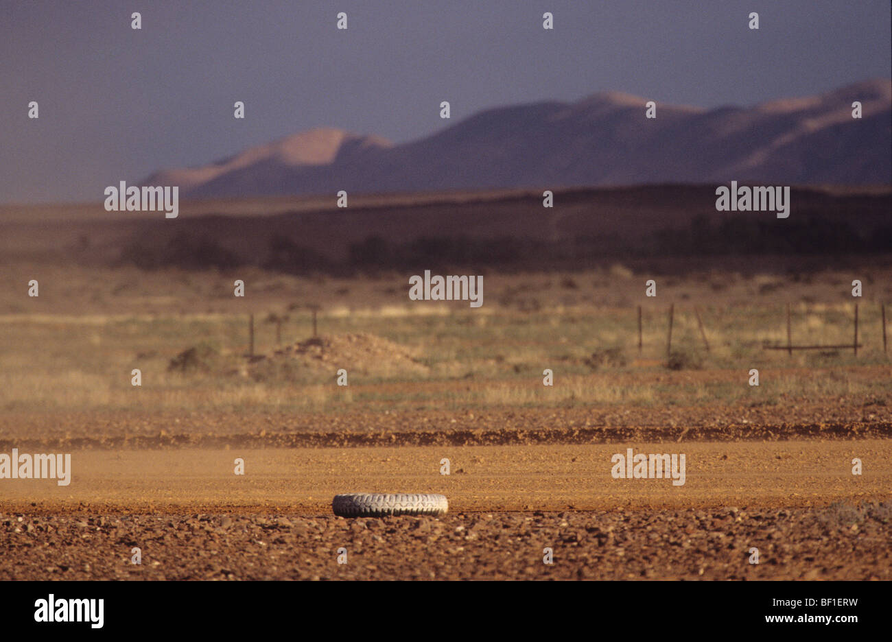 ROAD DESERT, Australia. Wide open spaces Stock Photo - Alamy