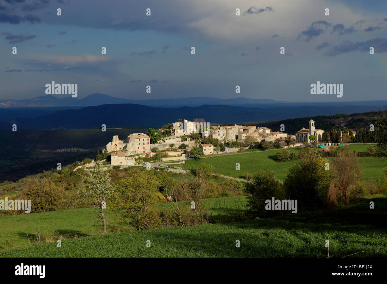 The Provence village of Vacheres Stock Photo - Alamy