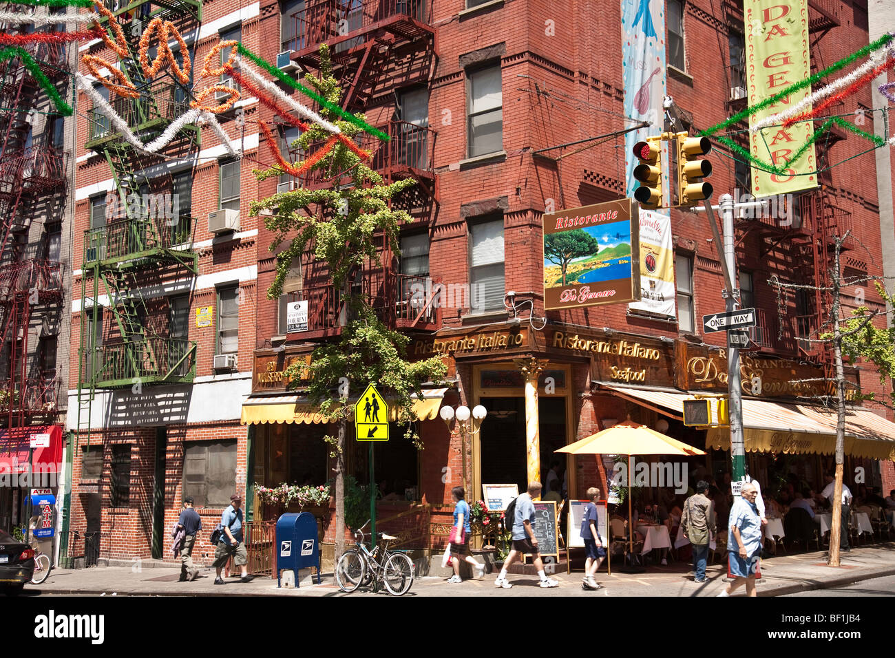 Corner dining little italy hi-res stock photography and images - Alamy