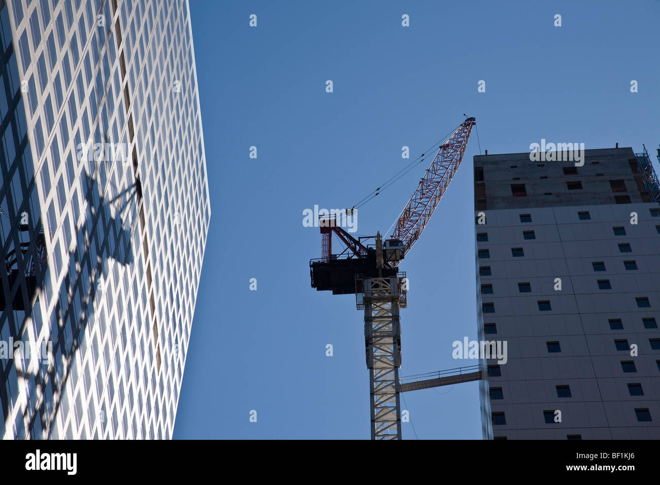 Skyscraper construction site steel hi-res stock photography and images ...