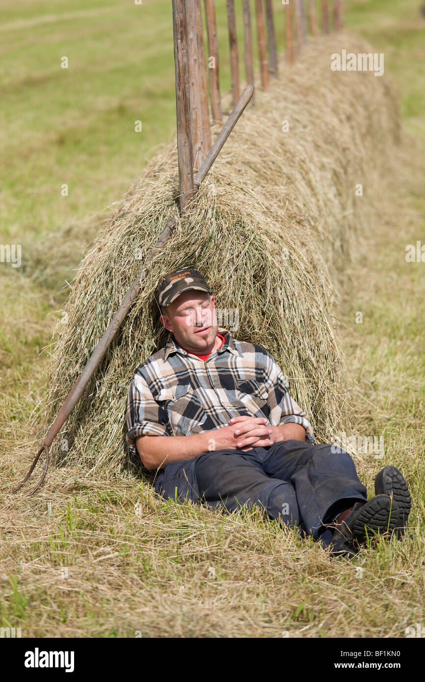 Field worker resting Stock Photo - Alamy