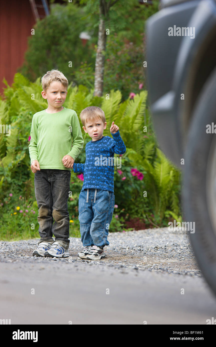 Children crossing road Stock Photo - Alamy