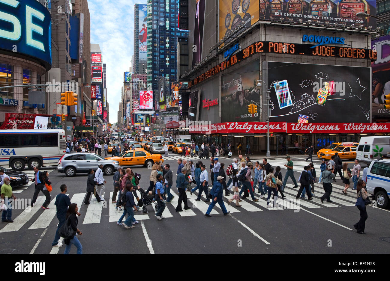 Busy streets manhattan new york hi-res stock photography and images - Alamy