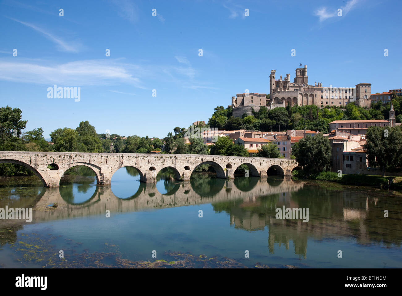 13th century beziers cathedral hi-res stock photography and images - Alamy