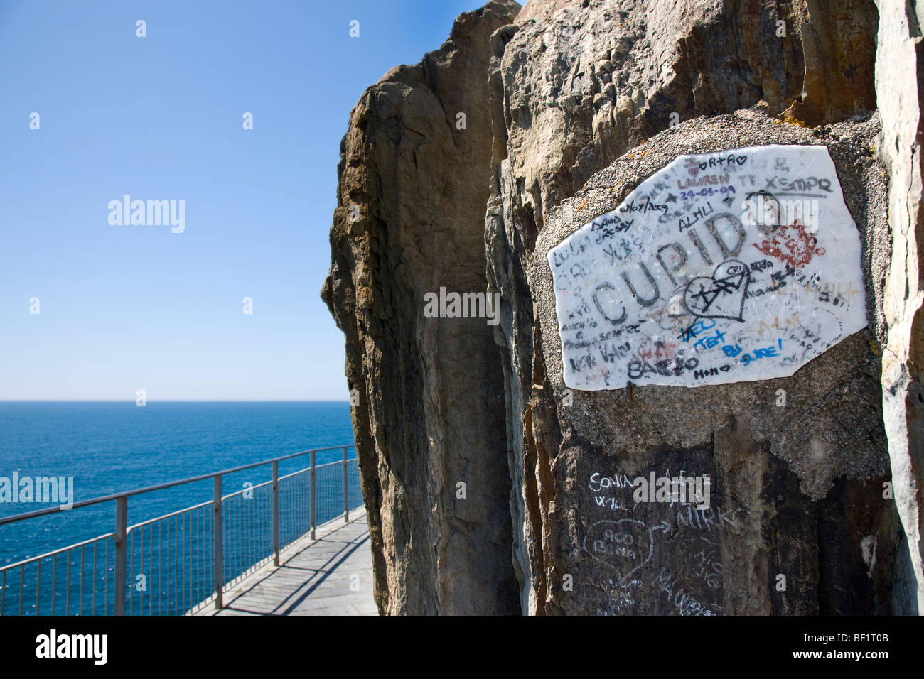 Cupid plaque on the via dellamore path of love hi-res stock photography ...