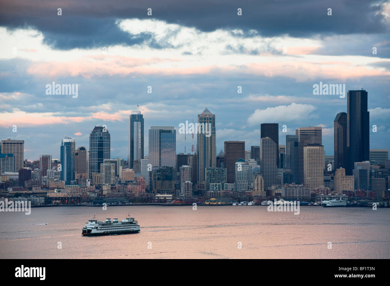 Seattle skyline ferry fast ferry hi-res stock photography and images ...