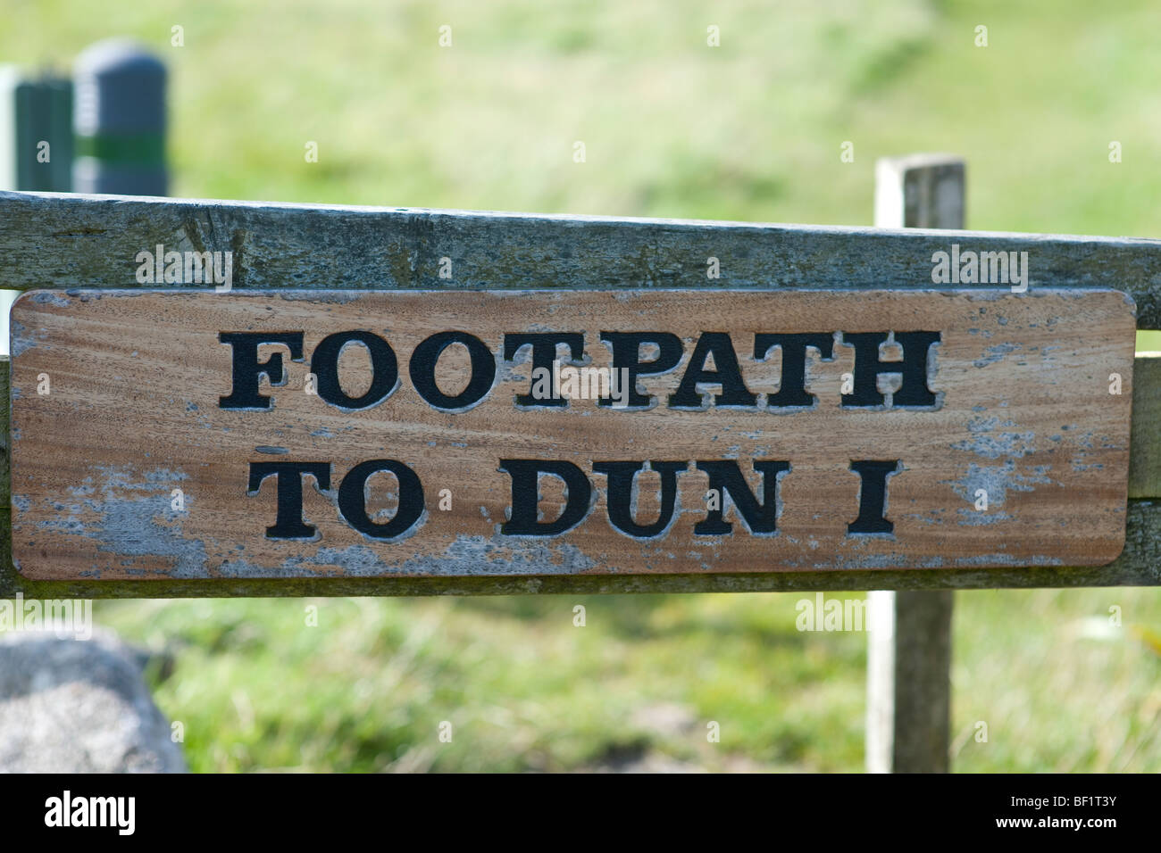 Footpath sign to Dun I on Iona Stock Photo - Alamy
