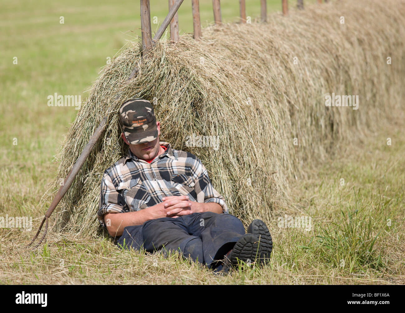 Field worker resting Stock Photo - Alamy