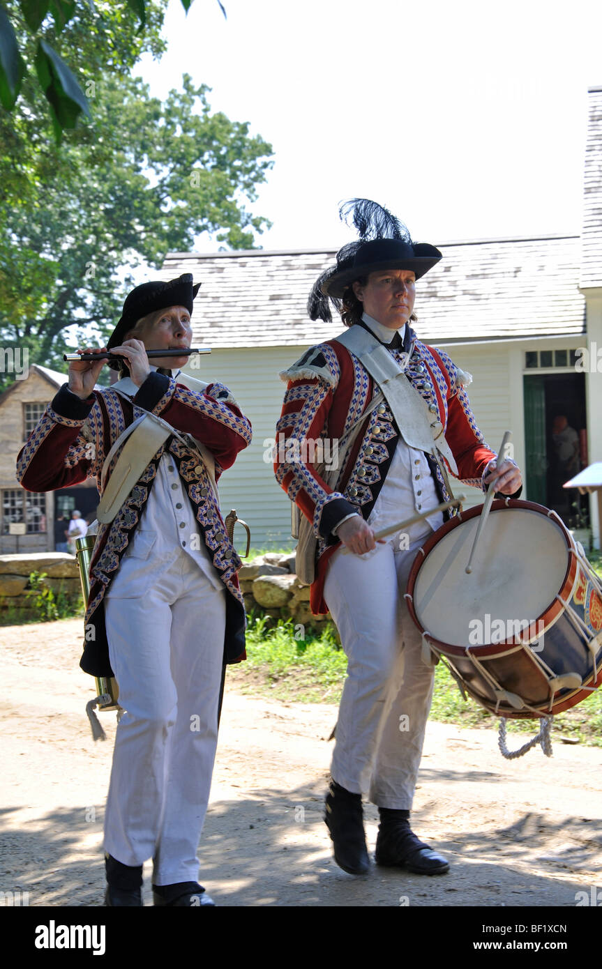 British Redcoat musicians - costumed American Revolutionary War (1770's ...