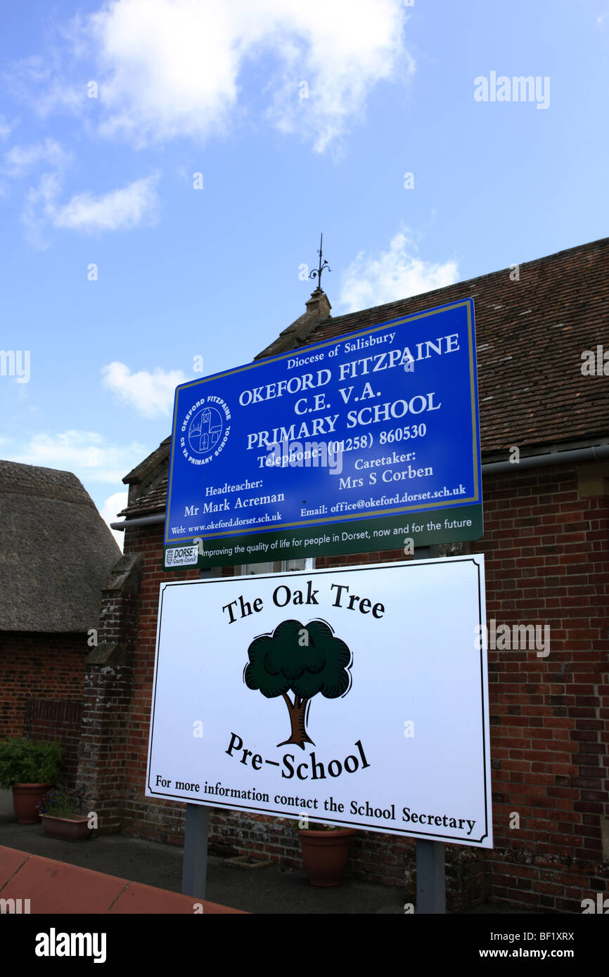 School signs hi-res stock photography and images - Alamy