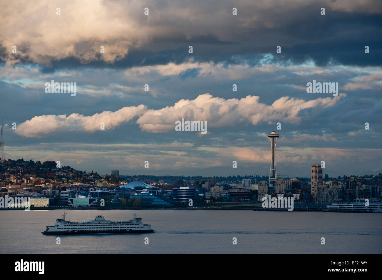 Seattle skyline ferry fast ferry hi-res stock photography and images ...