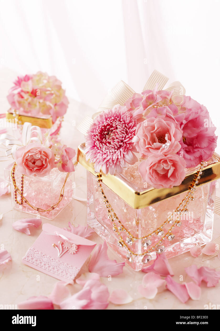 Flower arrangement and accessory Stock Photo - Alamy