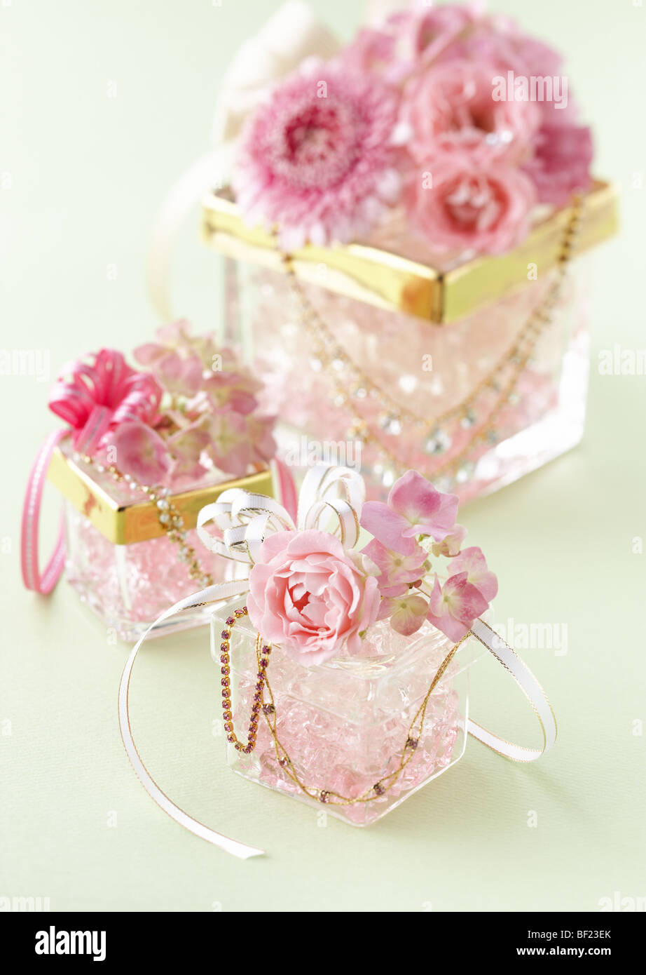 Flower arrangement and accessory Stock Photo - Alamy