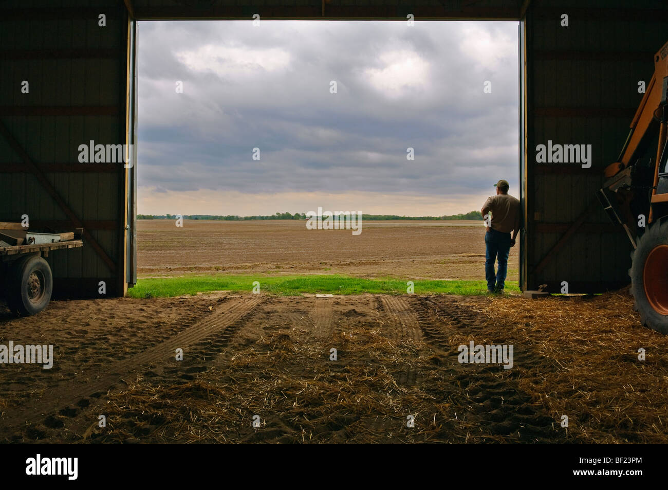 Farmer waiting hi-res stock photography and images - Alamy