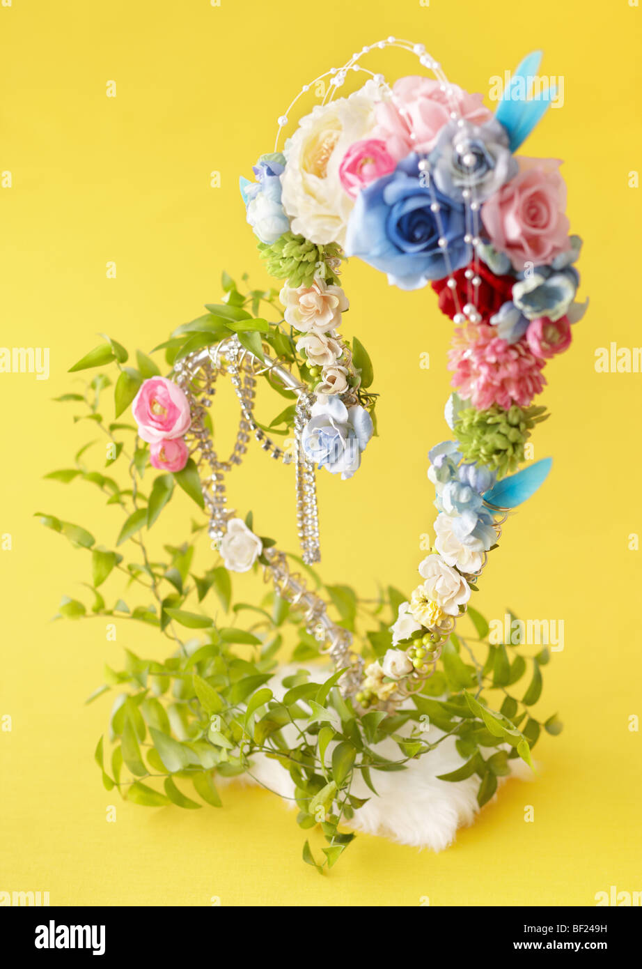 Flower chain arrangement hi-res stock photography and images - Alamy