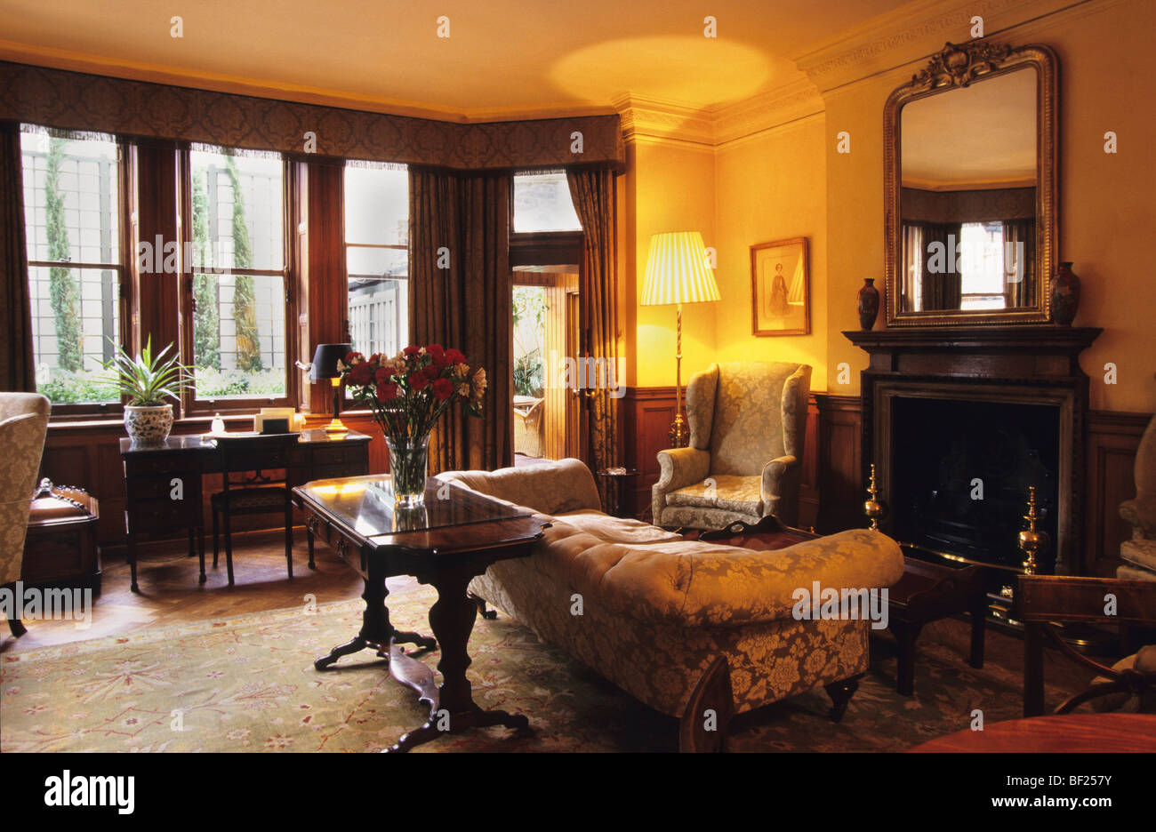 Victorian hotel room hi-res stock photography and images - Alamy