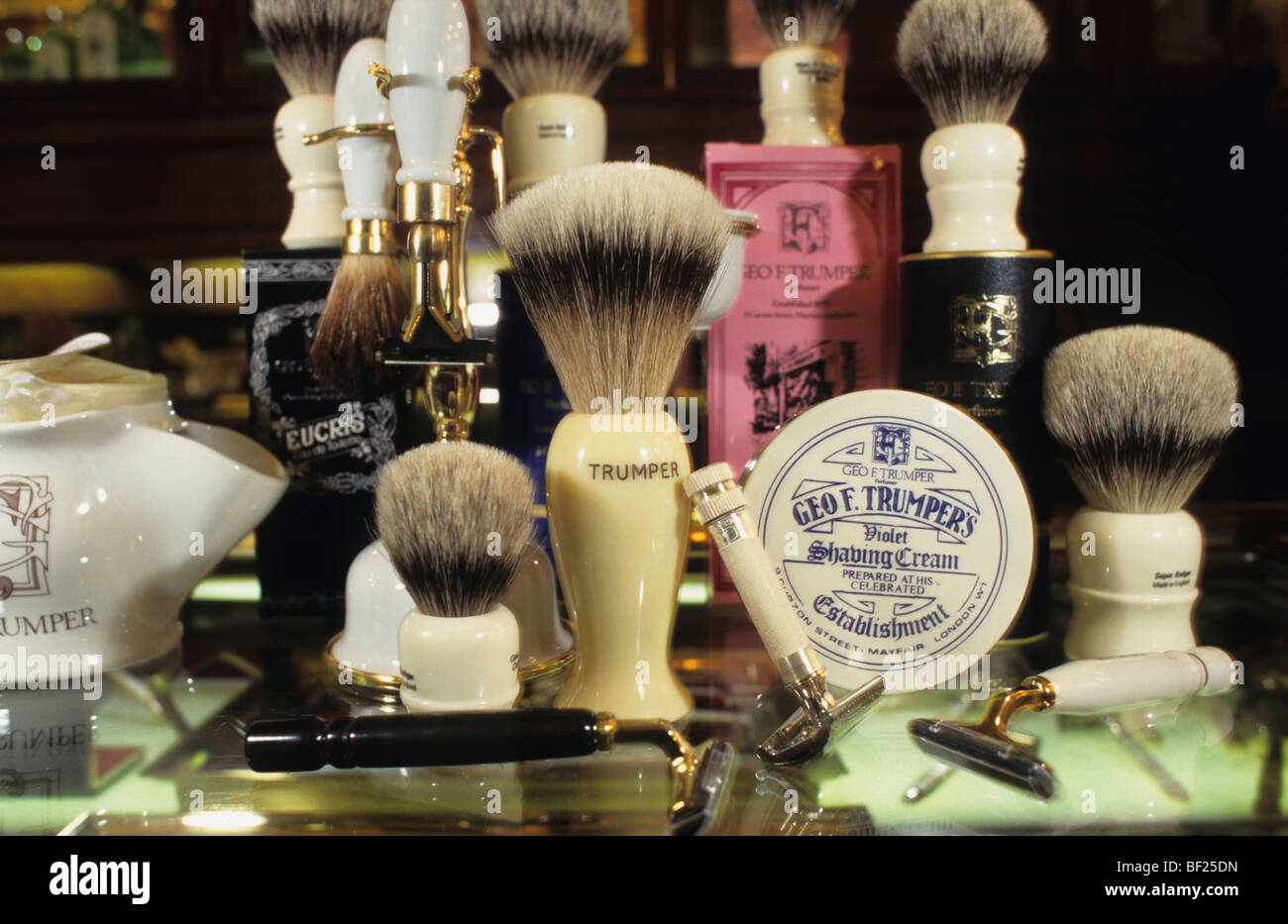 Shaving his f hi-res stock photography and images - Alamy