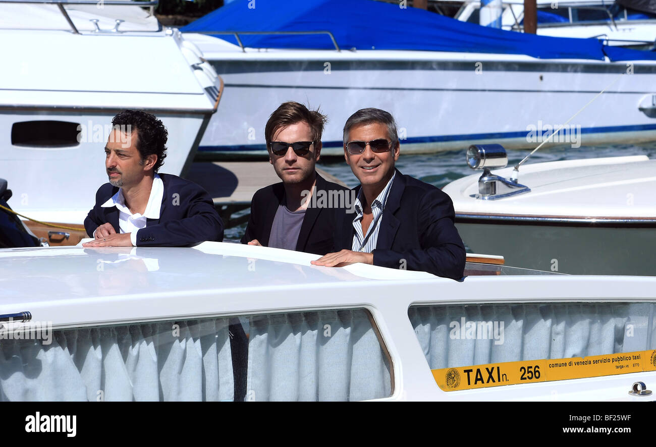 Ewan mcgregor and george clooney hi-res stock photography and images ...