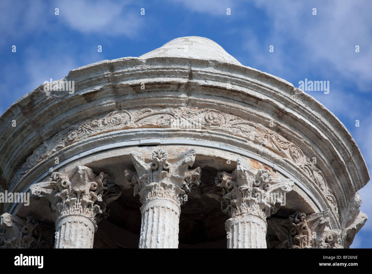 Round temple hi-res stock photography and images - Alamy