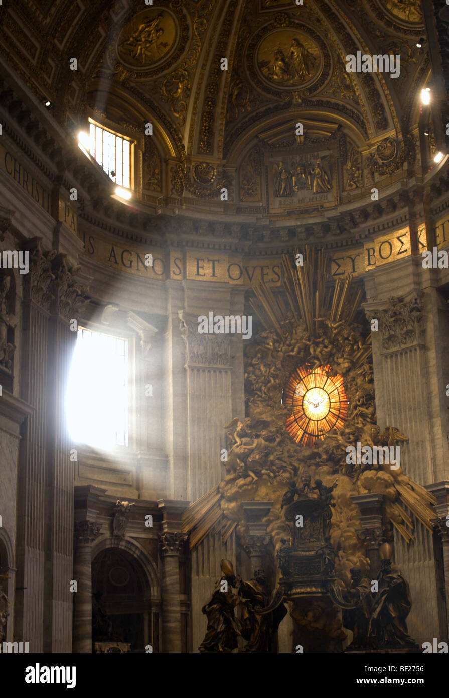 Interior of st peters basilica hi-res stock photography and images - Alamy