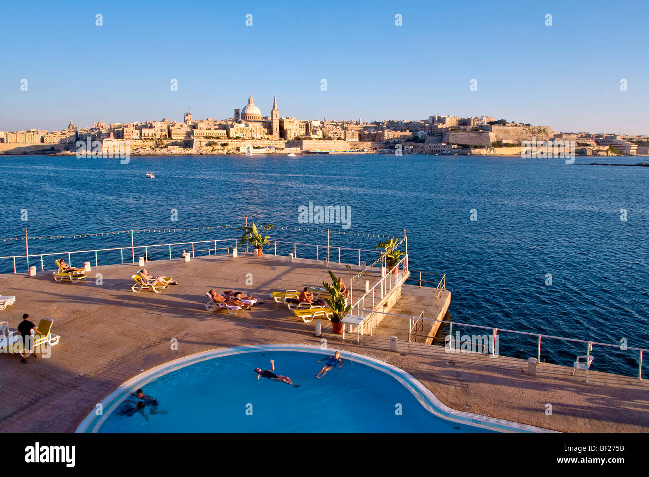 View over a swimming pool on the waterfront at the town Valletta ...