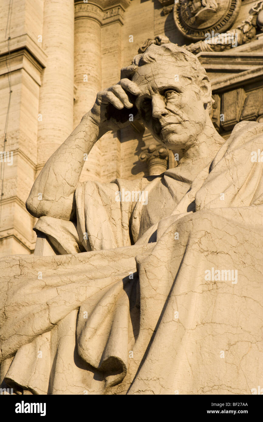 Palace of justice rome statue hi-res stock photography and images - Alamy